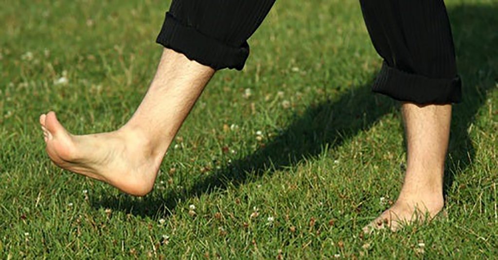 5 Beneficios De Caminar Descalzos ¡Adios Zapatos! | Delicias Blog